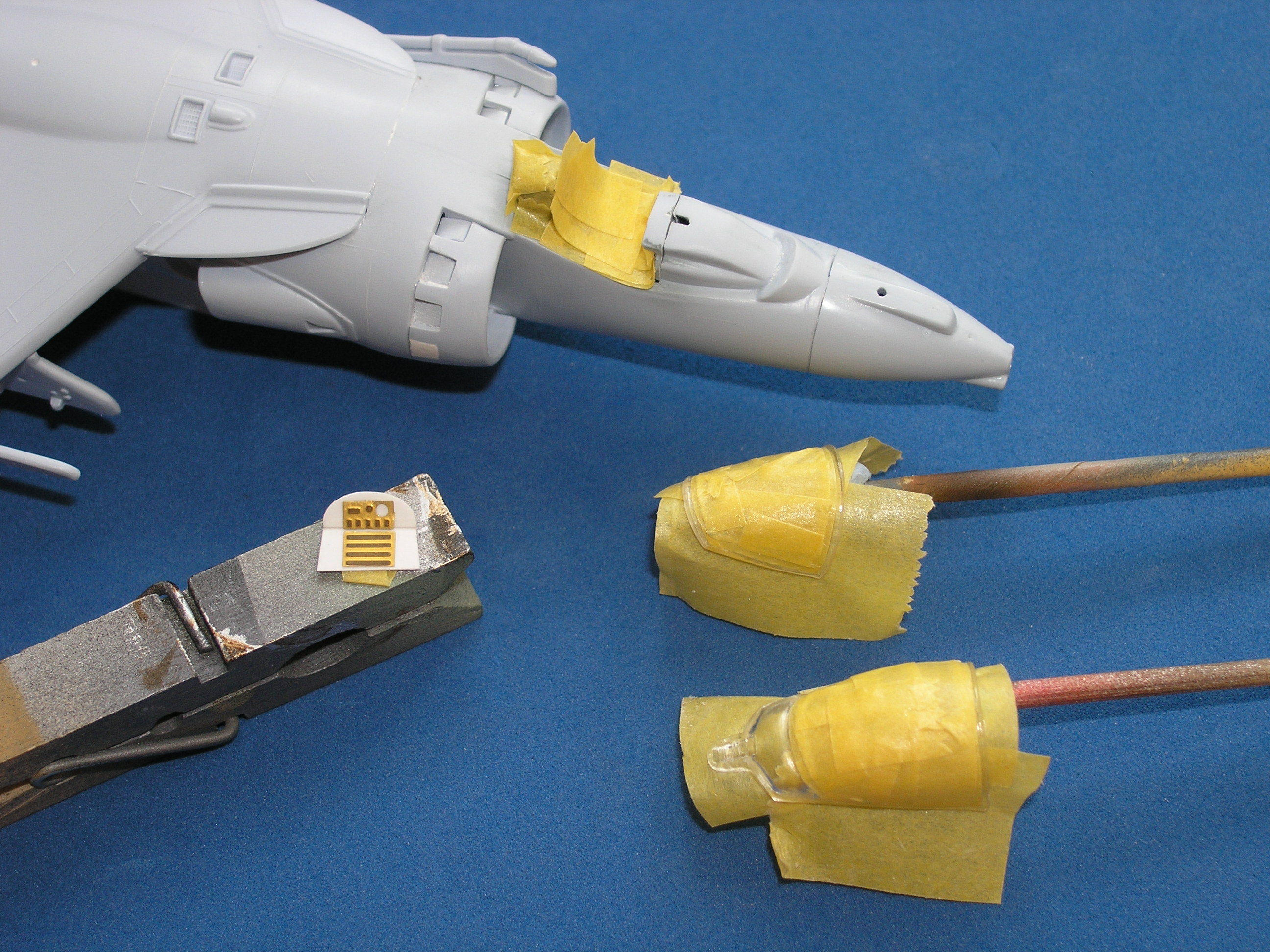 26.BN-Ac-Airfix BAe Harrier GR.7 1.72 - Revell matt No.9 dark grey next ...