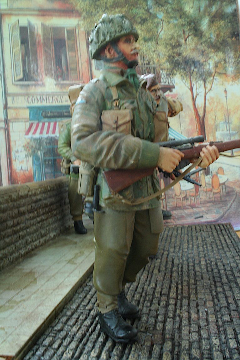 4-SG-Fig-Verlinden-Paratroopers-by-Steve-Noble - Scale Modelling Now