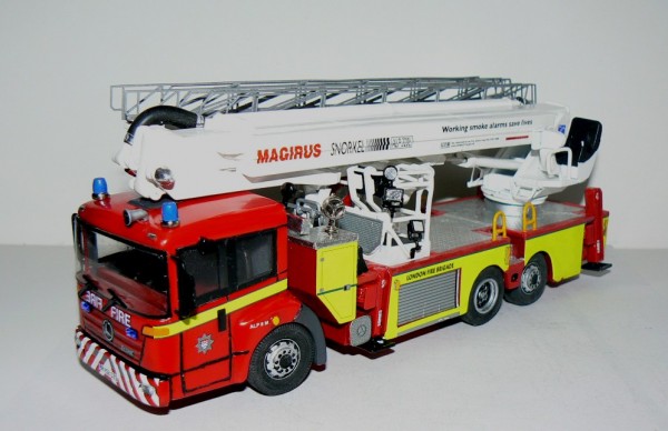1 SG-non military-Aerial Ladder Platform by Skyboy - Scale Modelling Now