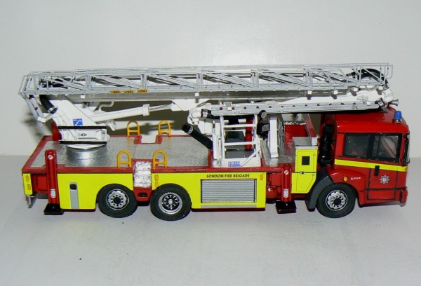 2 SG-non military-Aerial Ladder Platform by Skyboy - Scale Modelling Now