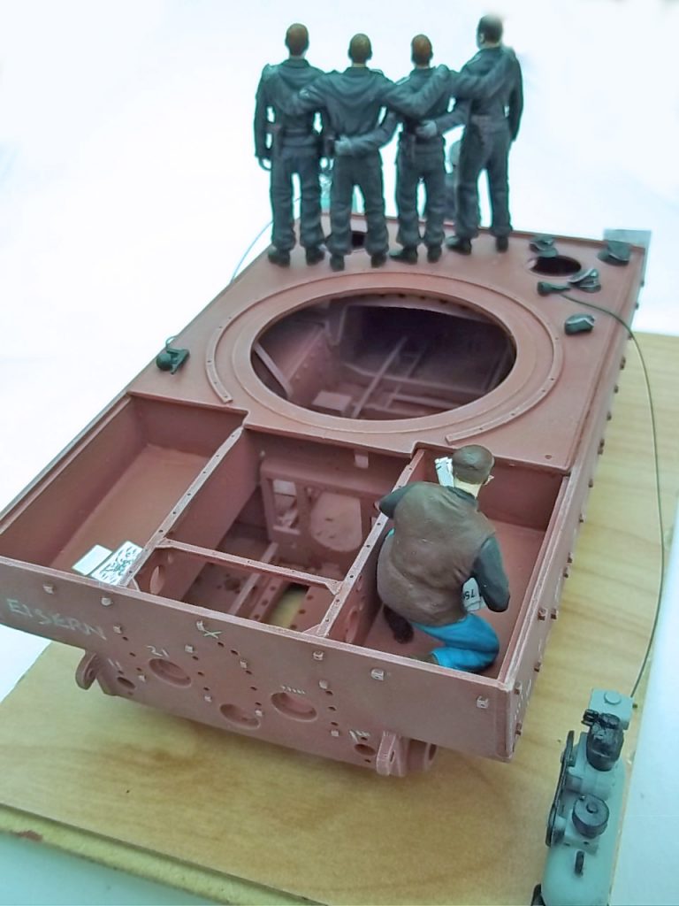 10 SG-Ar-Famous Crew Visit the Tiger Factory - Scale Modelling Now