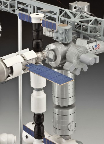 3b-HN-Ac-Revell-International-Space-Station-ISS,-1.144 - Scale ...