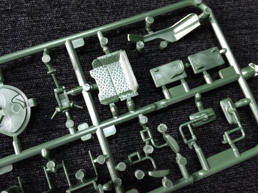 Revell Dingo 2 GE A3.3 PatSi Kit Ref: 03242 1:35 - Page 2 of 2 - Scale ...