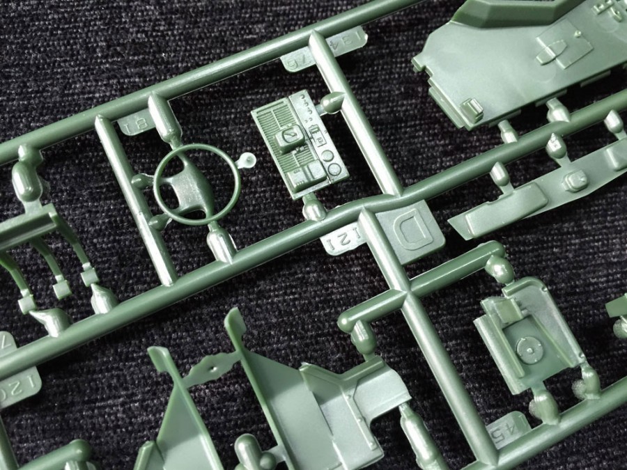 Revell Dingo 2 GE A3.3 PatSi Kit Ref: 03242 1:35 - Page 2 of 2 - Scale ...