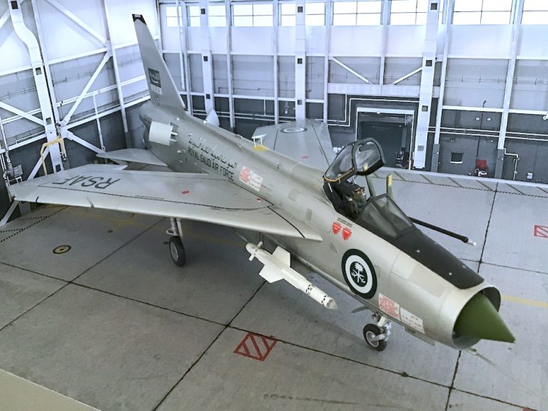 1 SG-Ac-English Electric Lightning, Royal Saudi Air Force by Paul Ainsworth - Scale Modelling Now