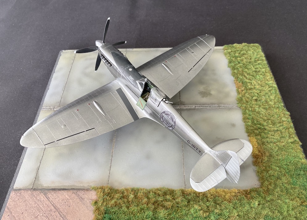 18 BN-Ac-eduard-Spitfire Mk.IXc G-IRTY Silver Spitfire, 1.48 - Scale ...