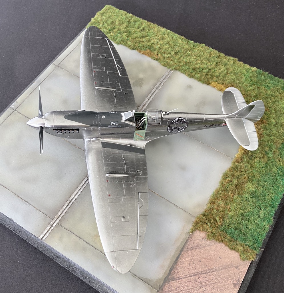 19 BN-Ac-eduard-Spitfire Mk.IXc G-IRTY Silver Spitfire, 1.48 - Scale ...